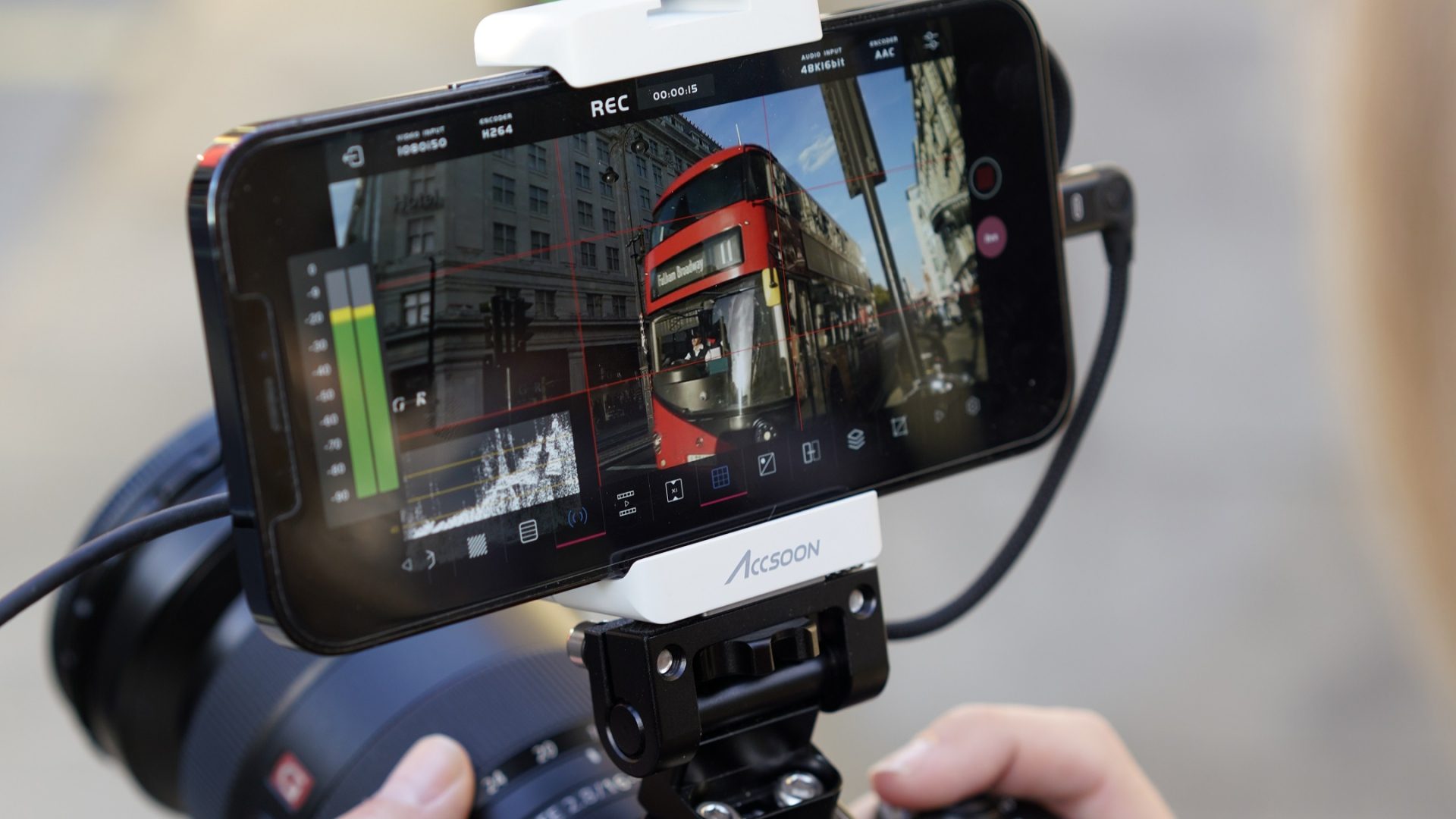 Maak van je iPhone een professionele monitor met de Accsoon SeeMo | FWD