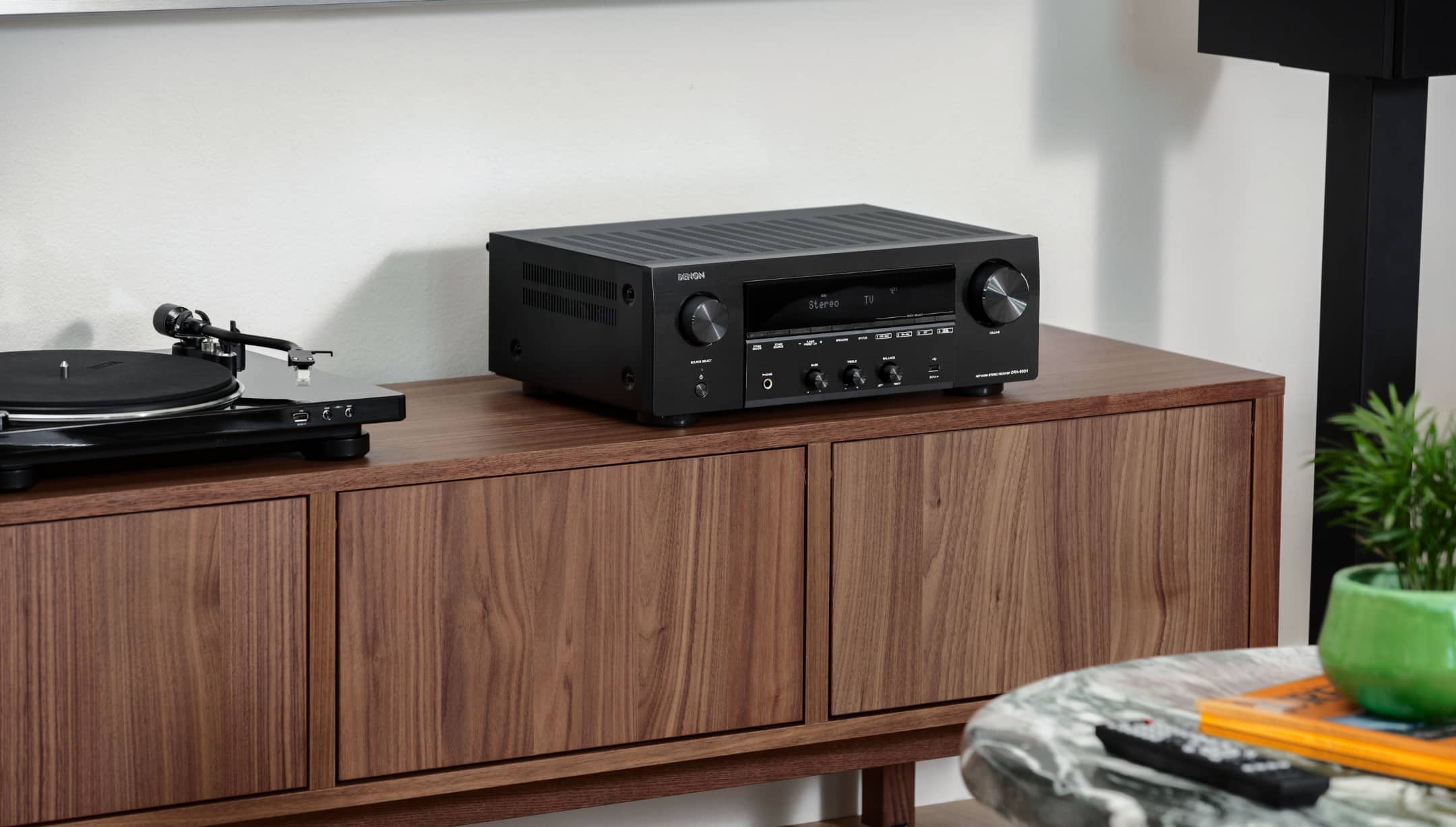 Denon brengt DRA-900H 8K-receiver op de markt | FWD