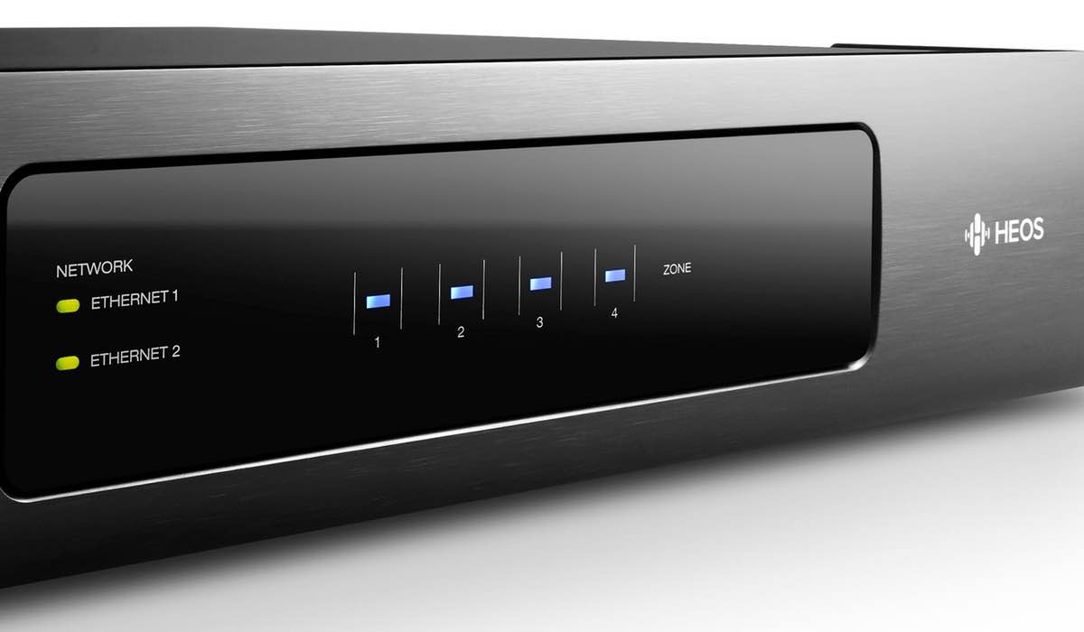 Denon kondigt HEOS Drive multiroom-netwerkversterker aan | FWD