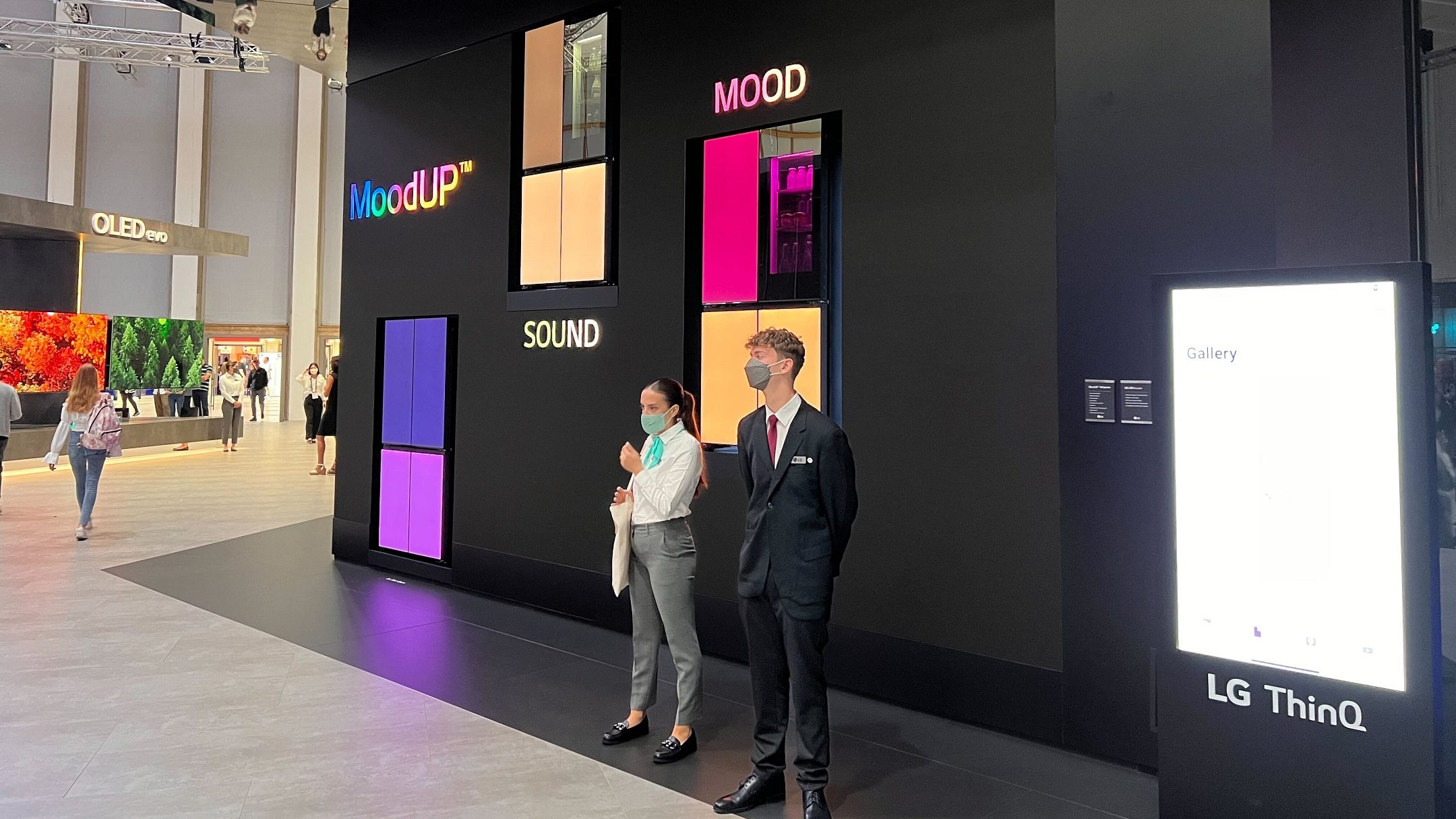 MoodUp-koelkast van LG heeft van kleur veranderende LED-deurpanelen | FWD