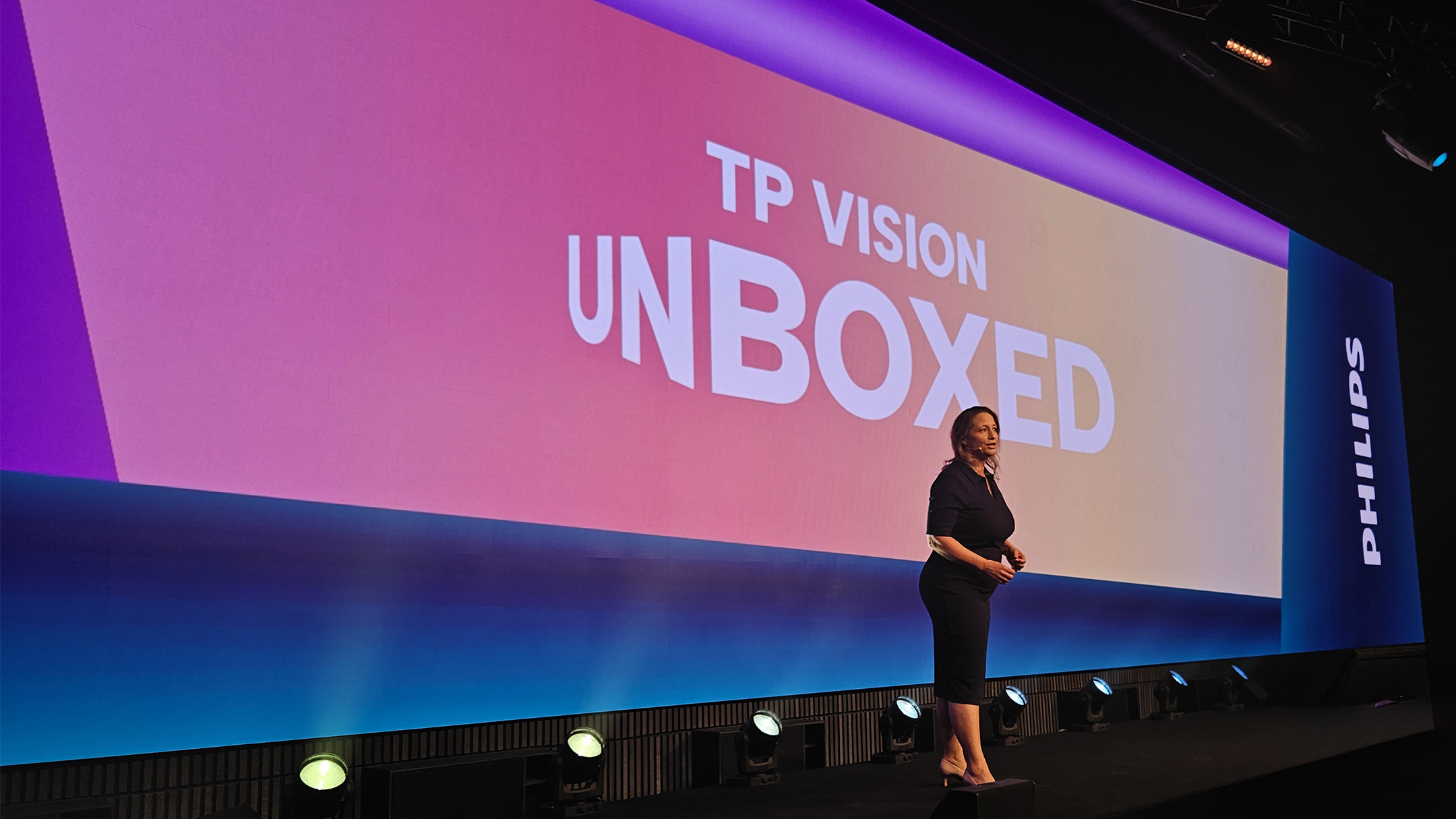 Philips TV 2026: Titan OS, Dolby Vision 2 en Ambiscape | FWD