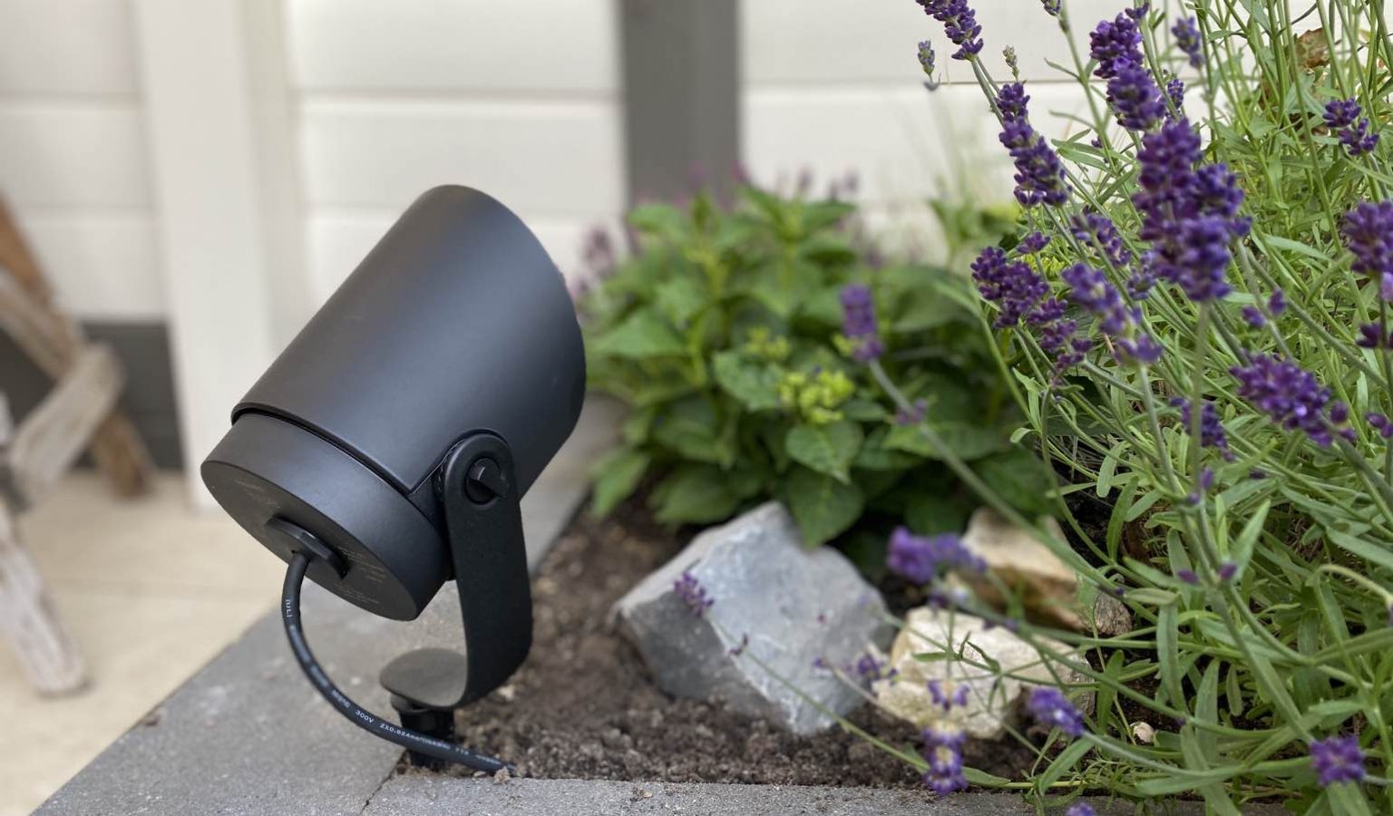 Review: Philips Hue Lily XL - grote spot voor in de tuin | FWD