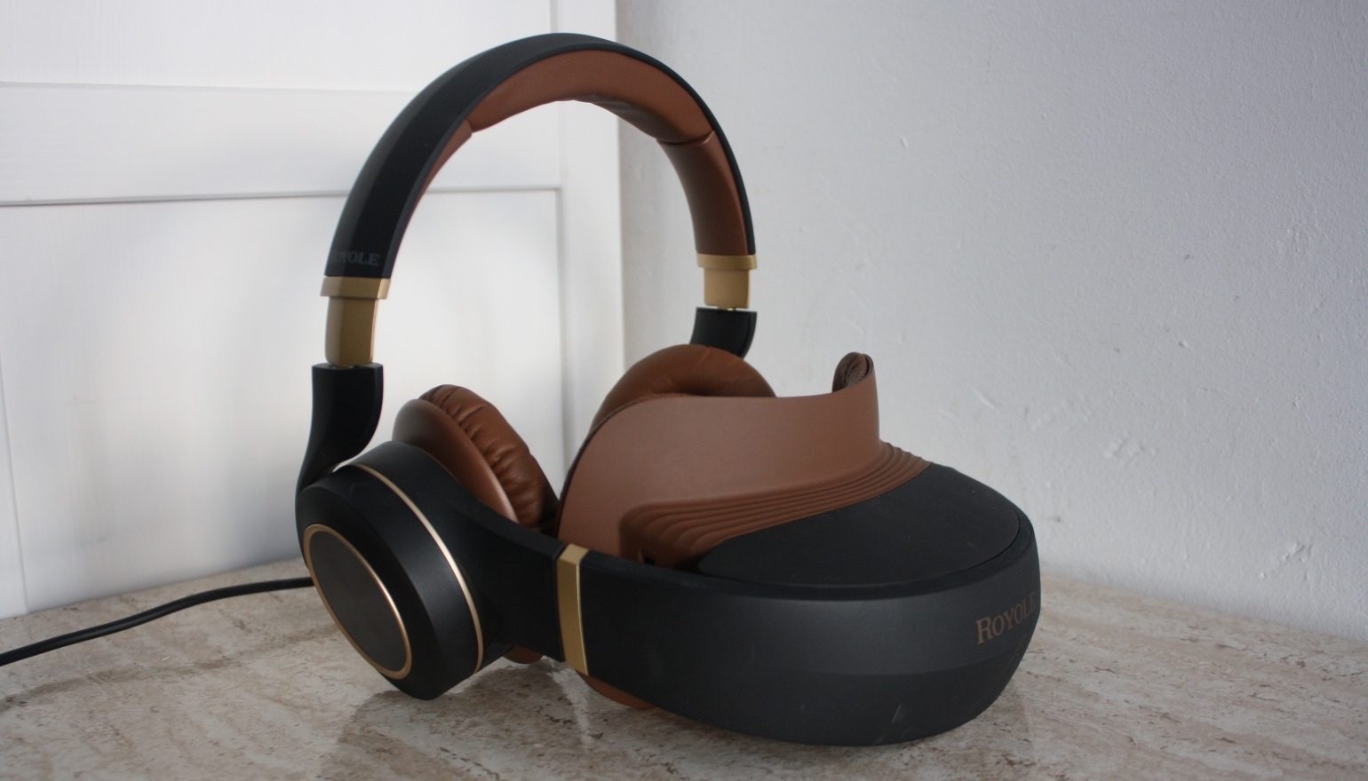 Review: Royole Moon - een echt 3D Virtual Mobile Theater | FWD