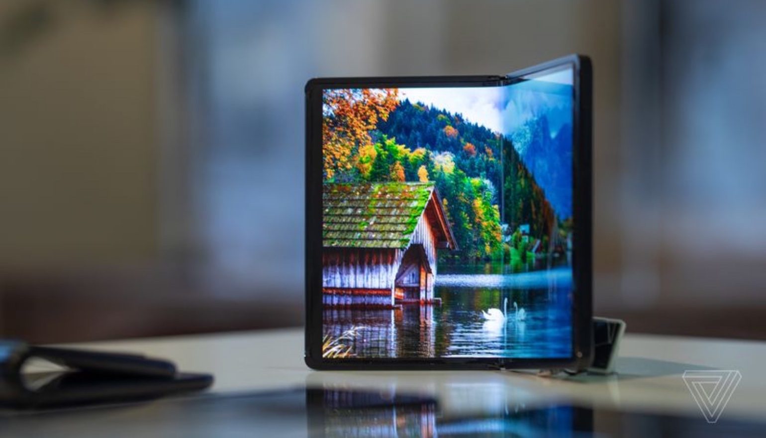 TCL toont prototypes betaalbare opvouwbare telefoon | FWD