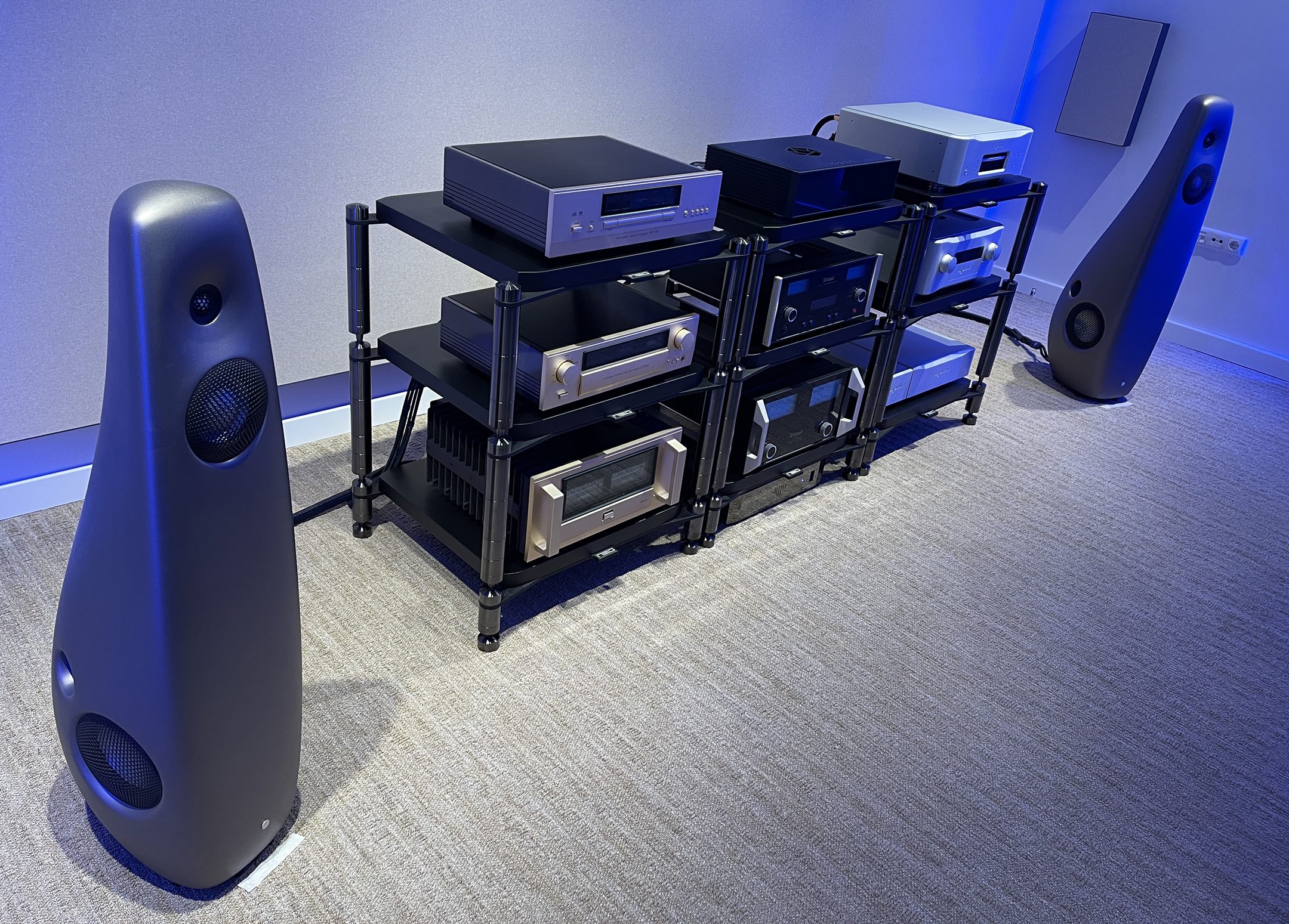 Review: Vivid Audio KAYA 45 - Nieuwe triomf van Laurence Dickie | FWD